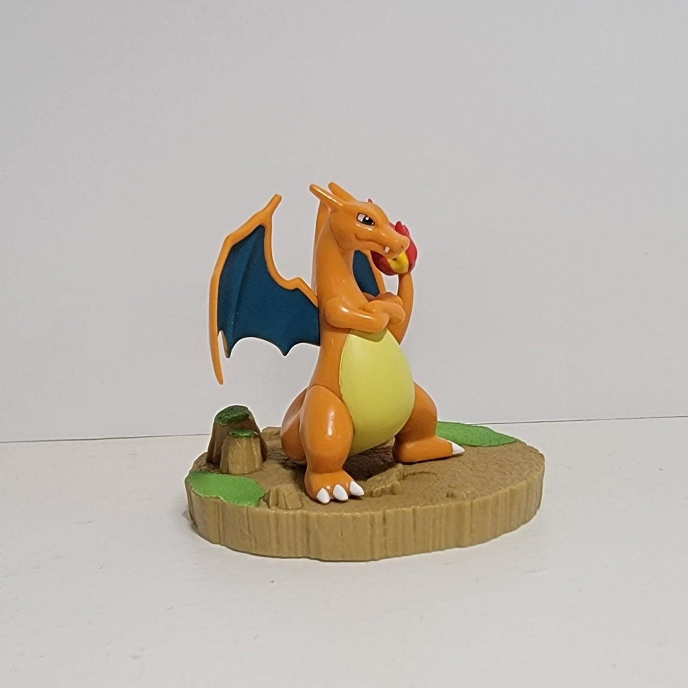 Pokémon Charizard & Charmander Figure With Base Stand – Anime Zakka
